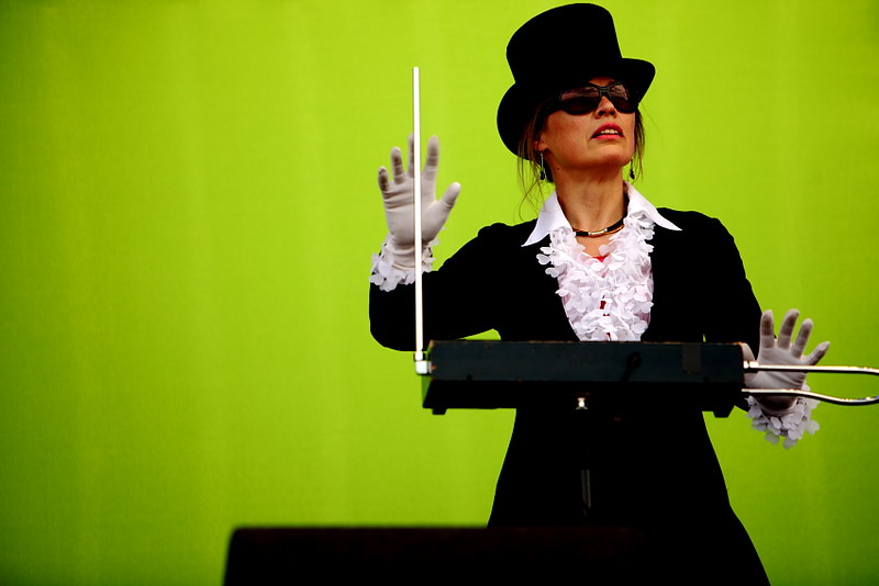 Fay Lovsky - Fay Lovsky zingt bedenkelijke liedjes - Leidse Schouwburg ...